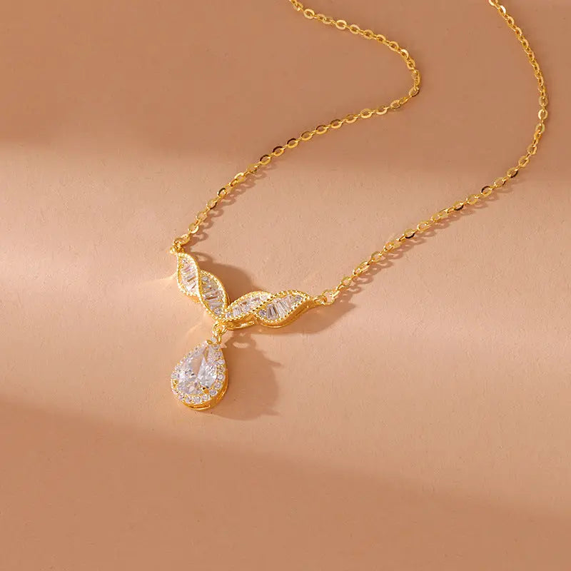 LOVCIA Elegant Fishtail Pendant Necklace for Women - Light Luxury – Lovcia